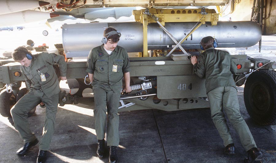 How Scientists Actually Dismantle a Nuclear Bomb - The DEFCON Warning ...